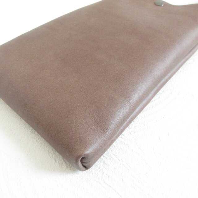 《牛革》ちょっと大き目・2WAY～ミニサコッシュ・カフェオレブラウン・0107 | iichi 日々の暮らしを心地よくするハンドメイドやアンティークのマーケットプレイス