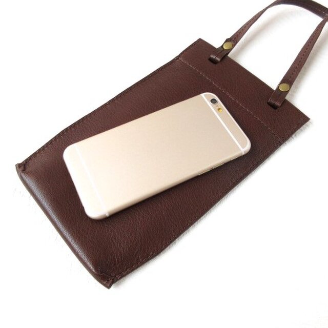 【アウトレットライン】《牛革》スマホショルダー・フラットタイプ・ポーチ・057 | iichi 日々の暮らしを心地よくするハンドメイドやアンティークのマーケットプレイス