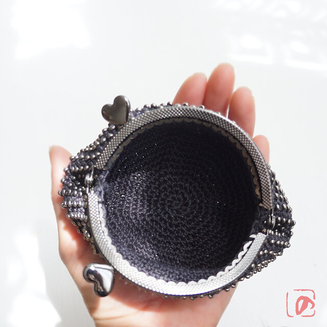 ばあば ⁛ つぶつぶガラスビーズのがま口（leaden heart・2161） | iichi 日々の暮らしを心地よくするハンドメイドやアンティークのマーケットプレイス