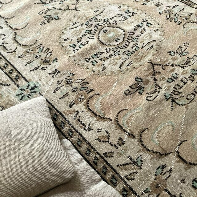 大判135×226 ミルクティーブラウン メダリオン トルコヴィンテージラグ | iichi 日々の暮らしを心地よくするハンドメイドやアンティークのマーケットプレイス