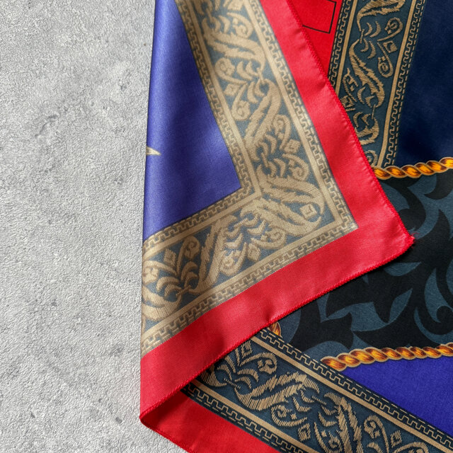 SC15-ヴィンテージスカーフ U.S.A. Artistic Textile Red Green Navy Square | iichi 日々の暮らしを心地よくするハンドメイドやアンティーク ...