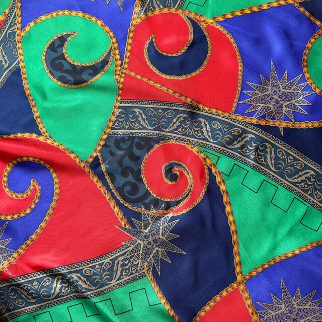 SC15-ヴィンテージスカーフ U.S.A. Artistic Textile Red Green Navy Square | iichi 日々の暮らしを心地よくするハンドメイドやアンティーク ...