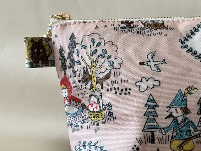 裏付き ラミネートポーチ 赤ずきんちゃん | iichi 日々の暮らしを心地よくするハンドメイドやアンティークのマーケットプレイス
