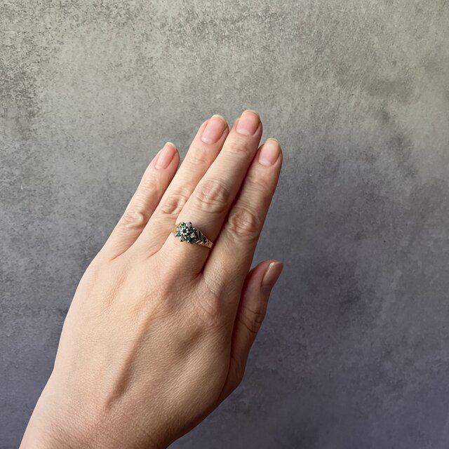 040 ヴィンテージ 「光の庭園」エメラルドとダイヤモンドのゴールドリング | iichi 日々の暮らしを心地よくするハンドメイドやアンティークのマーケットプレイス