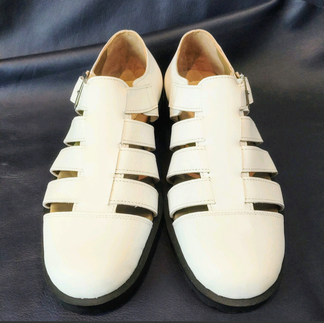 本革グルカサンダル 無料サイズ調整 23cmから製作可能 ホワイト 色変更可能 | iichi 日々の暮らしを心地よくするハンドメイドやアンティークのマーケットプレイス