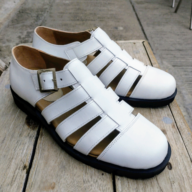 本革グルカサンダル 無料サイズ調整 23cmから製作可能 ホワイト 色変更可能 | iichi 日々の暮らしを心地よくするハンドメイドやアンティークのマーケットプレイス