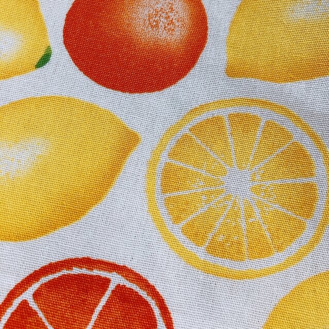 【A5判サイズ】レモン オレンジ柄 ブックカバー 文芸誌カバー | iichi 日々の暮らしを心地よくするハンドメイドやアンティークのマーケットプレイス