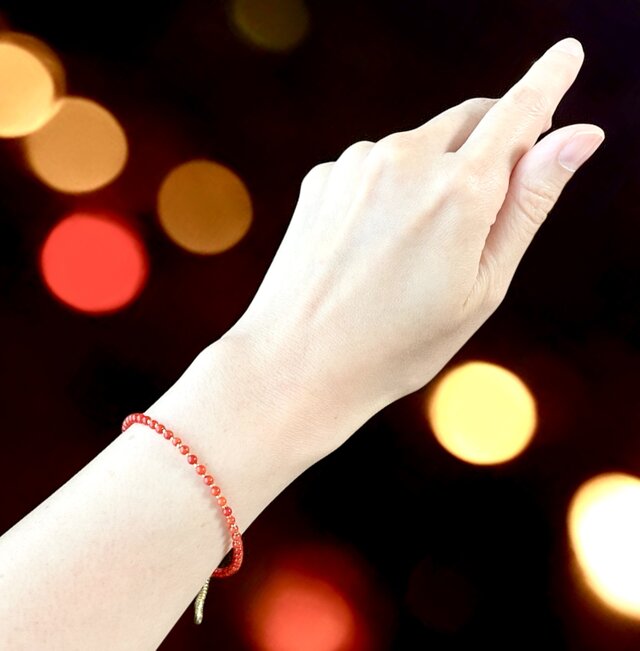 2.5mm赤珊瑚とメタルビーズのデザインブレスレット K16GP PPA0043 | iichi 日々の暮らしを心地よくするハンドメイドやアンティークのマーケットプレイス