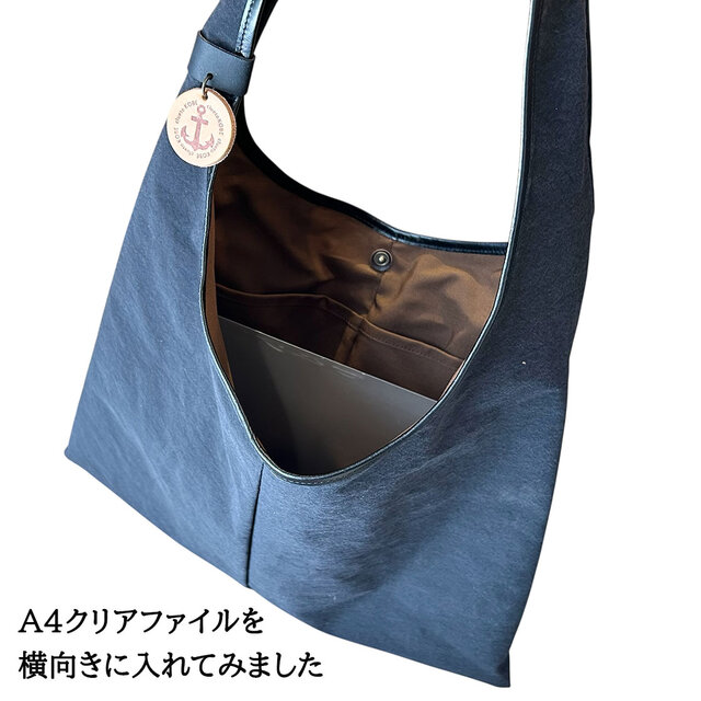 オオカミ少年：オリーブ（KONBU 撥水加工ナイロン素材ワンショルダーバッグ） 受注製作 | iichi 日々の暮らしを心地よくするハンドメイドやアンティークのマーケットプレイス