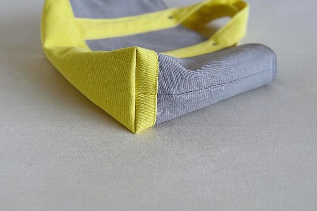 TOTE BAG -bicolor- (M) / lightgray × lemon | iichi 日々の暮らしを心地よくするハンドメイドやアンティークのマーケットプレイス