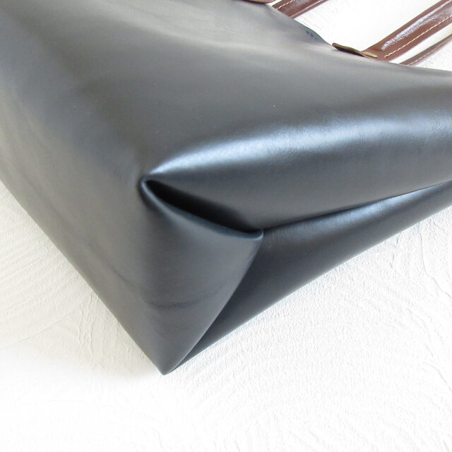 ミディアムタイプ♪《牛革》三角マチの底マチワイドトート・ロングハンドル・0602 | iichi 日々の暮らしを心地よくするハンドメイドやアンティークのマーケットプレイス