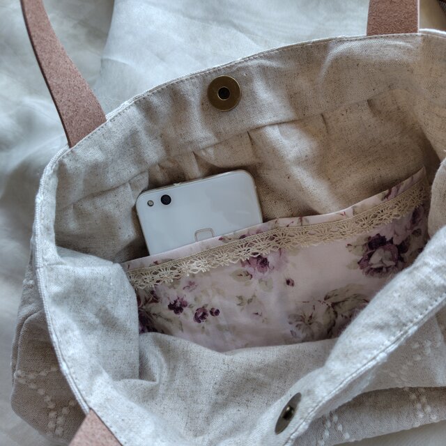 刺繍生地*タックトートバッグ*タンバリン柄 | iichi 日々の暮らしを心地よくするハンドメイドやアンティークのマーケットプレイス