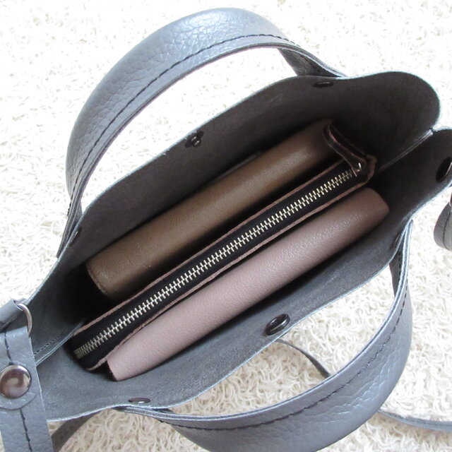 《牛革》小さくて可愛い♪ミニショルダー・グレー・シュリンク・0164 | iichi 日々の暮らしを心地よくするハンドメイドやアンティークのマーケットプレイス