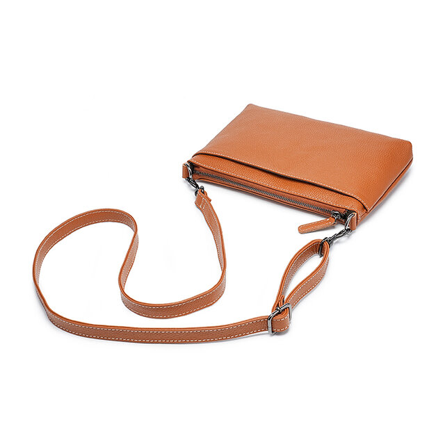 本革 イタリアンレザー サコッシュ ポシェット レディース 斜めがけ 軽量 旅行 ミニショルダー 茶色 W01 | iichi 日々の暮らしを心地よくするハンドメイドやアンティークのマーケットプレイス