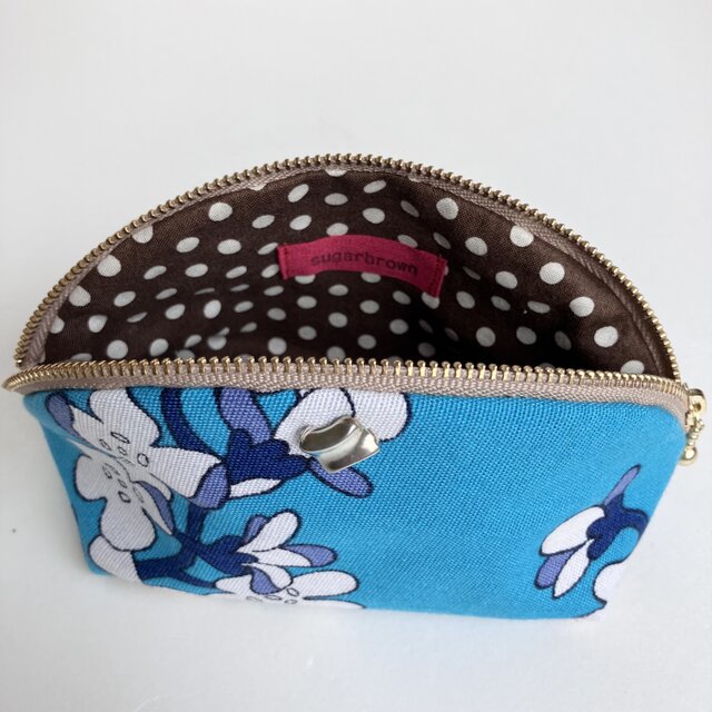 ラウンドファスナーポーチ ターコイズと白い花 | iichi 日々の暮らしを心地よくするハンドメイドやアンティークのマーケットプレイス