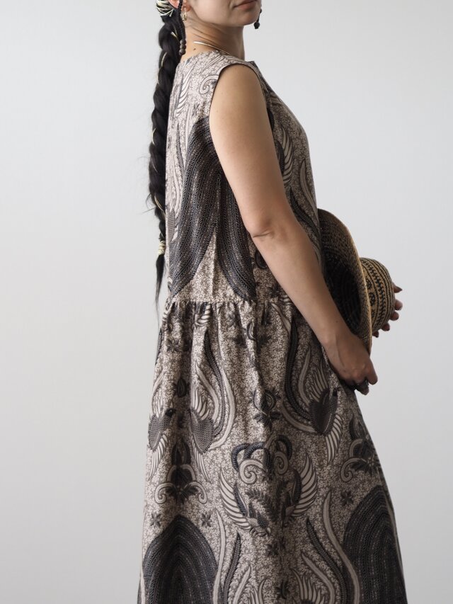 鳥柄ノースリーブバティックワンピース | iichi 日々の暮らしを心地よくするハンドメイドやアンティークのマーケットプレイス