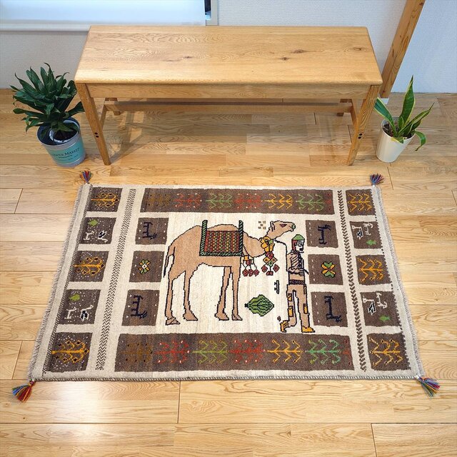 ペルシャ ギャッベ アマレバフト ラグ 128x82㎝ キリムをのせたラクダとカシュガイ族 RJ12417 | iichi 日々の暮らしを心地よくするハンドメイドやアンティークのマーケットプレイス