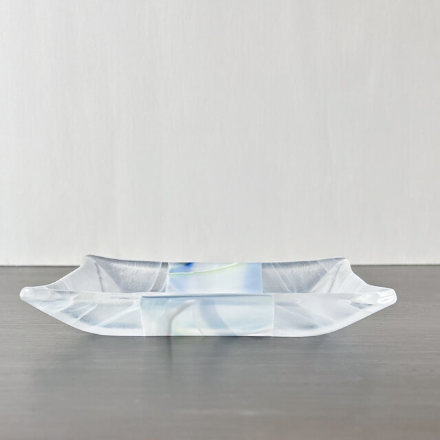 ゆらゆら 中角皿 6 | iichi 日々の暮らしを心地よくするハンドメイドやアンティークのマーケットプレイス