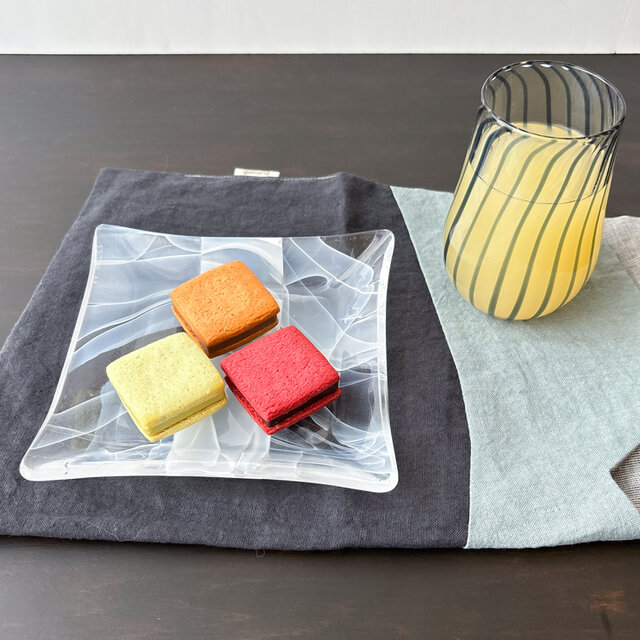 ゆらゆら 中角皿 8 | iichi 日々の暮らしを心地よくするハンドメイドやアンティークのマーケットプレイス