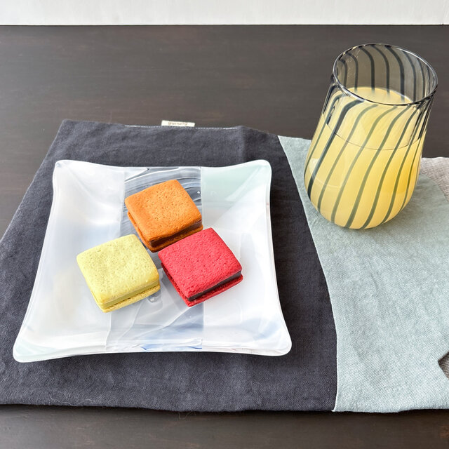 ゆらゆら 中角皿 9 | iichi 日々の暮らしを心地よくするハンドメイドやアンティークのマーケットプレイス