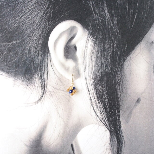 Particles Pierce（ラピスラズリ×シトリン） | iichi 日々の暮らしを心地よくするハンドメイドやアンティークのマーケットプレイス