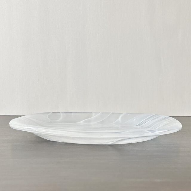 ゆらゆら リム皿 6 | iichi 日々の暮らしを心地よくするハンドメイドやアンティークのマーケットプレイス