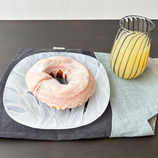 ゆらゆら リム皿 6 | iichi 日々の暮らしを心地よくするハンドメイドやアンティークのマーケットプレイス