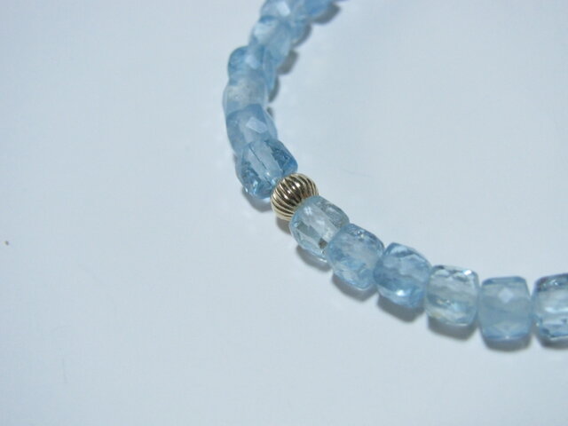 14kgf*【3月誕生石】キューブアクアマリンのブレスレット | iichi 日々の暮らしを心地よくするハンドメイドやアンティークのマーケットプレイス