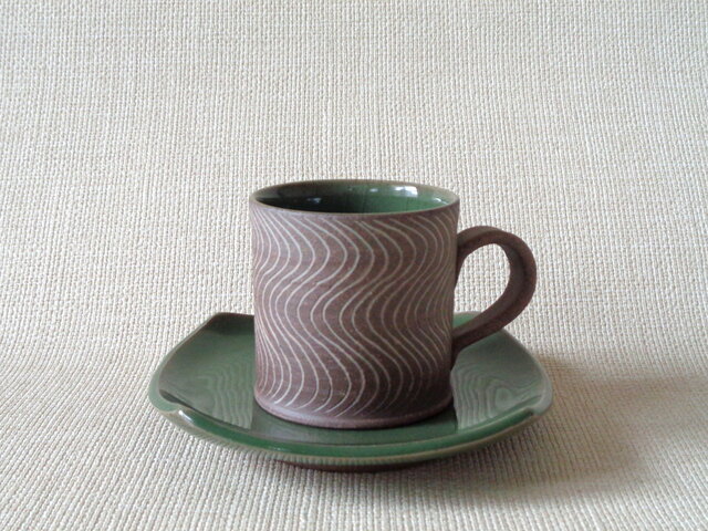 カップ&ソーサー (青磁象嵌b) | iichi 日々の暮らしを心地よくするハンドメイドやアンティークのマーケットプレイス