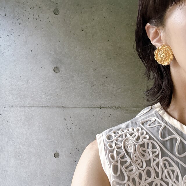 Y1153-ヴィンテージイヤリング・U.S.A. Golden Rope Design Etruscan Style | iichi 日々の暮らしを心地よくするハンドメイドやアンティークの ...