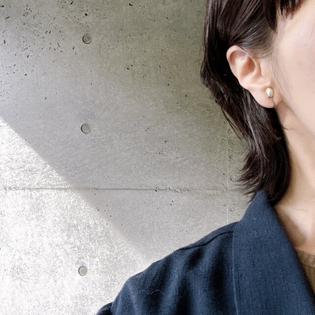 Y1154-ヴィンテージイヤリング U.S.A. Gold Tone Petit Faux Pearl Earrings | iichi 日々の暮らしを心地よくするハンドメイドやアンティークの ...