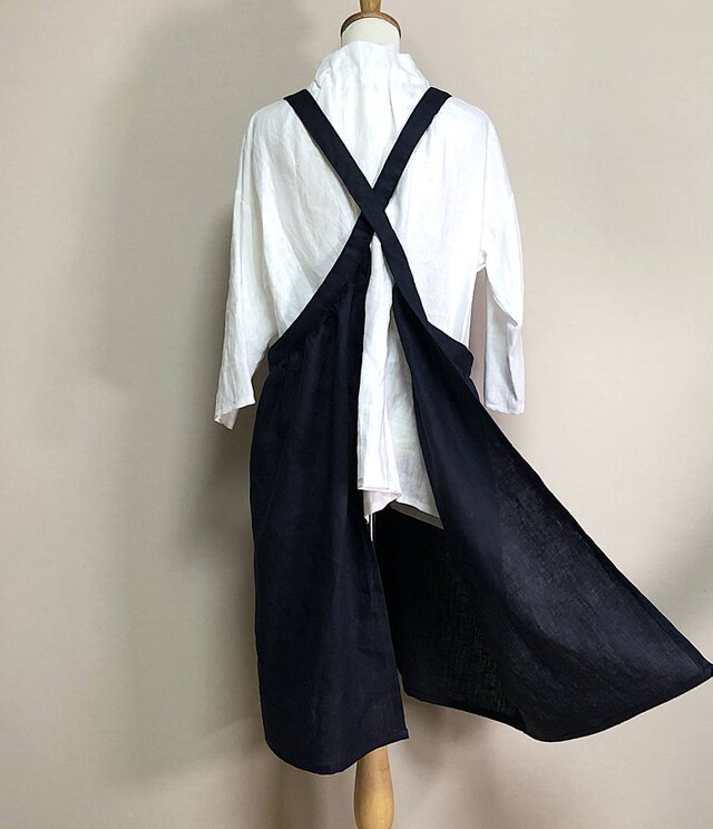 カラーリネン クロスエプロンワンピ ネイビー S～M、Ⅼ～LL（中厚、リネン100％） | iichi 日々の暮らしを心地よくするハンドメイドやアンティークのマーケットプレイス