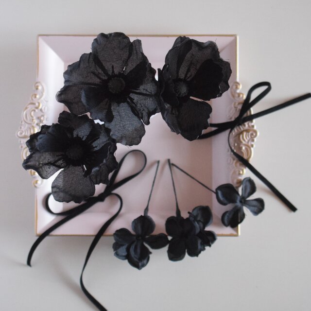 ⋆3点set⋆ ブラックポピー・あじさいヘッドドレス《細ベルベットリボン》ワイヤー入りピック | iichi 日々の暮らしを心地よくするハンドメイドやアンティークのマーケットプレイス
