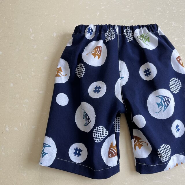 子供 浴衣地ハーフパンツ 注染サカナ（紺地） 100～130〈受注製作〉 | iichi 日々の暮らしを心地よくするハンドメイドやアンティークのマーケットプレイス