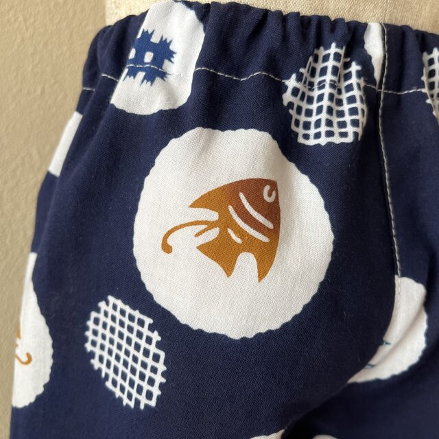 子供 浴衣地ハーフパンツ 注染サカナ（紺地） 100～130〈受注製作〉 | iichi 日々の暮らしを心地よくするハンドメイドやアンティークのマーケットプレイス