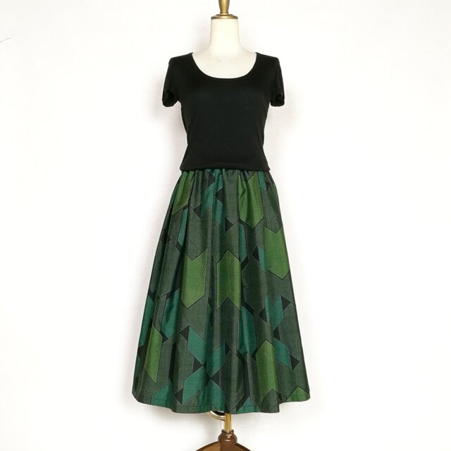 大島紬リメイク＊タックスカート | iichi 日々の暮らしを心地よくするハンドメイドやアンティークのマーケットプレイス