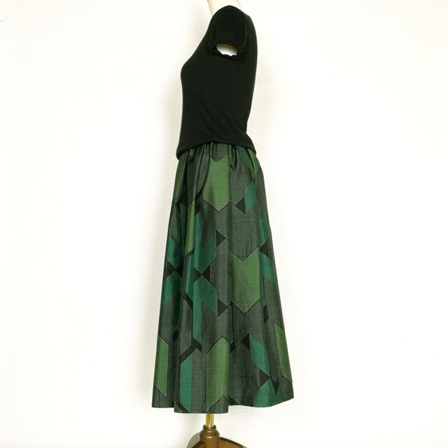 大島紬リメイク＊タックスカート | iichi 日々の暮らしを心地よくするハンドメイドやアンティークのマーケットプレイス