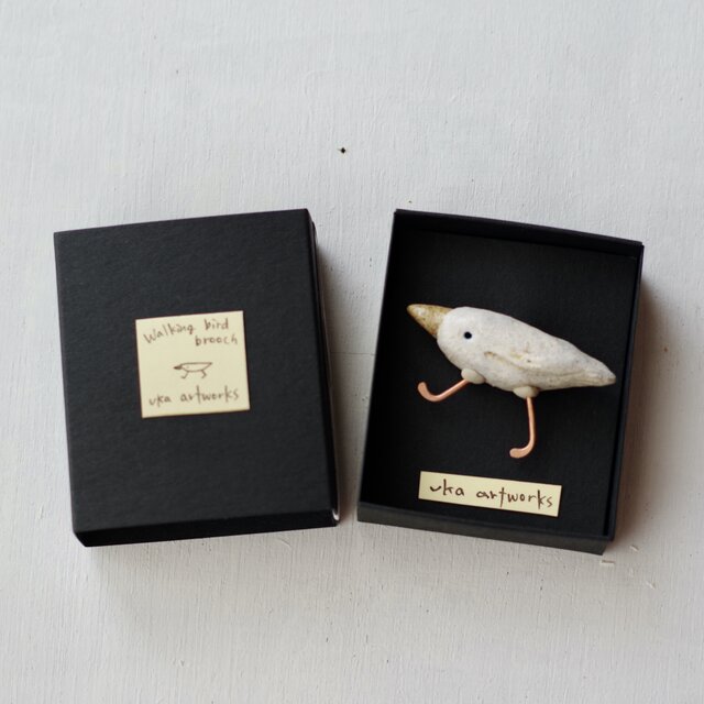 おさんぽ鳥のブローチ 09 | iichi 日々の暮らしを心地よくするハンドメイドやアンティークのマーケットプレイス