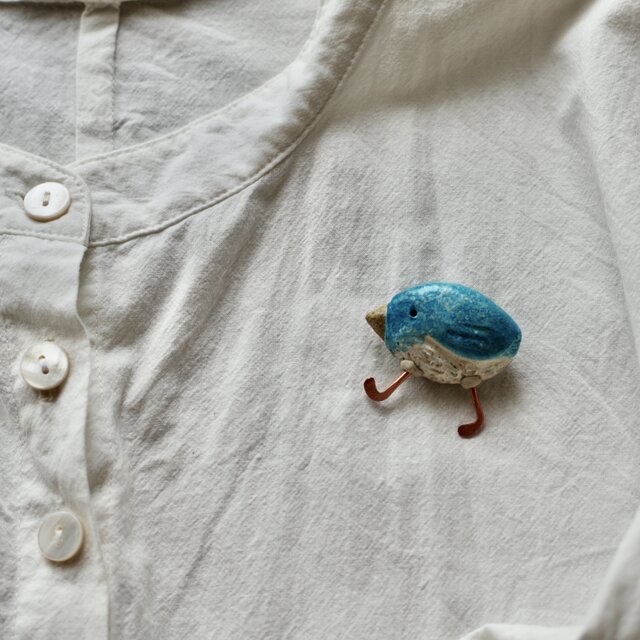 おさんぽ鳥のブローチ 10 | iichi 日々の暮らしを心地よくするハンドメイドやアンティークのマーケットプレイス