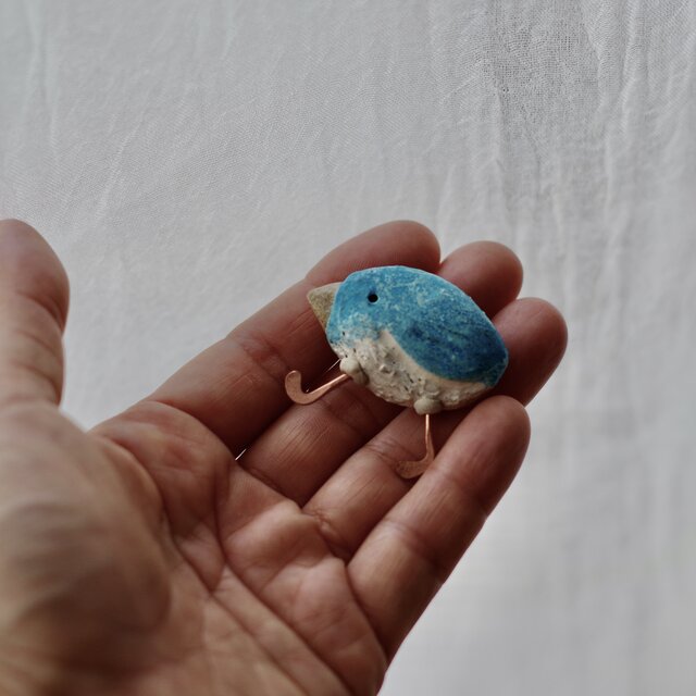 おさんぽ鳥のブローチ 10 | iichi 日々の暮らしを心地よくするハンドメイドやアンティークのマーケットプレイス