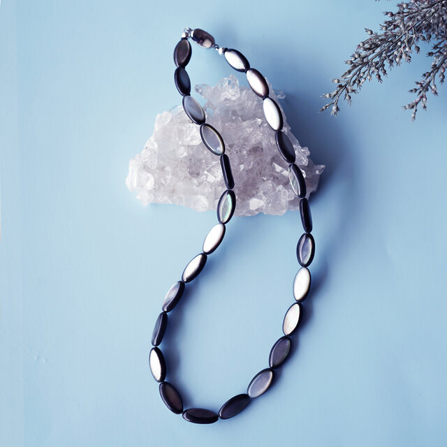 黒蝶貝のオーバル42cmクラスプネックレス ～十六夜（いざよい） | iichi 日々の暮らしを心地よくするハンドメイドやアンティークのマーケットプレイス