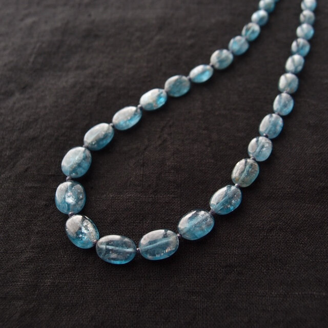 Kyanite × Blue Sapphire Necklace／ブルーカイヤナイト×サファイア ネックレス | iichi 日々の暮らしを心地よくするハンドメイドやアンティークのマーケットプレイス