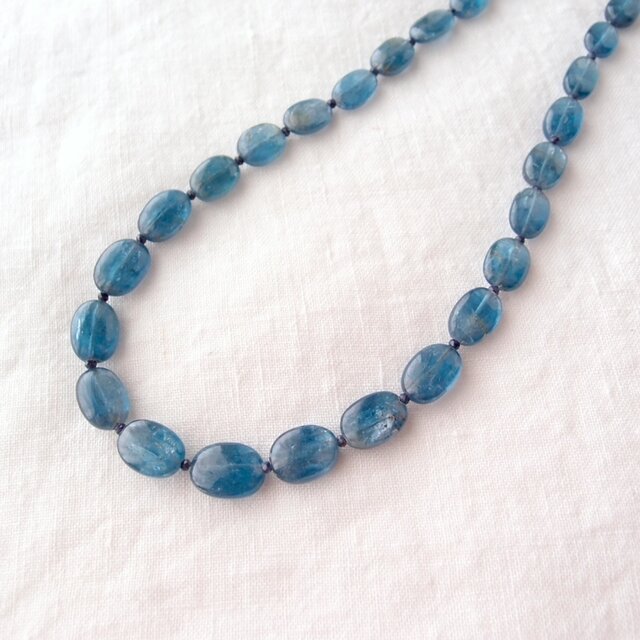 Kyanite × Blue Sapphire Necklace／ブルーカイヤナイト×サファイア ネックレス | iichi 日々の暮らしを心地よくするハンドメイドやアンティークのマーケットプレイス