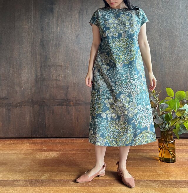 フレンチスリーブ・コンビネーションドレス クワイエットフォレスト2025-1／サイド：ベージュ | iichi 日々の暮らしを心地よくするハンドメイドやアンティークのマーケットプレイス