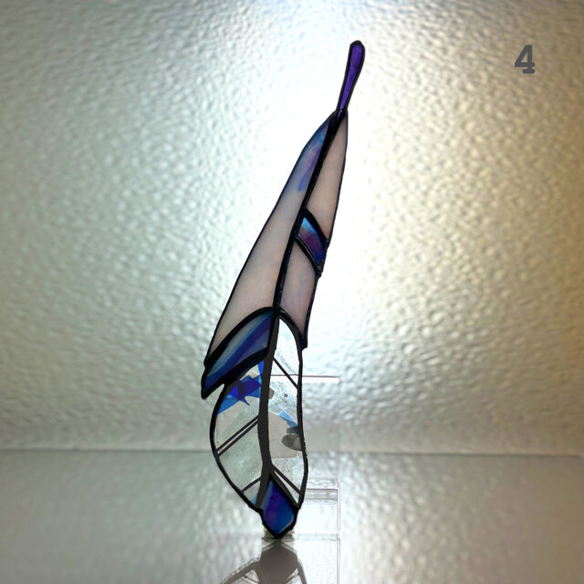 オノヤマ様専用 ステンドグラス サンキャッチャー ~feather~ | iichi 日々の暮らしを心地よくするハンドメイドやアンティークのマーケットプレイス