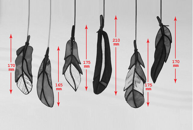 オノヤマ様専用 ステンドグラス サンキャッチャー ~feather~ | iichi 日々の暮らしを心地よくするハンドメイドやアンティークのマーケットプレイス