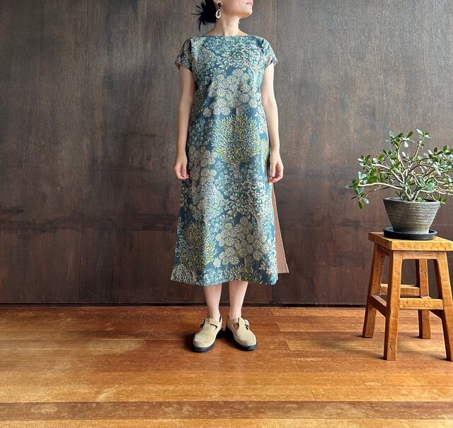 フレンチスリーブ・コンビネーションドレス クワイエットフォレスト2025-3／サイド：ベージュ | iichi 日々の暮らしを心地よくするハンドメイドやアンティークのマーケットプレイス