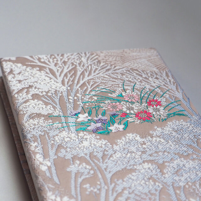 御朱印帳 春光 No.104 | iichi 日々の暮らしを心地よくするハンドメイドやアンティークのマーケットプレイス