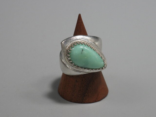 表現の難しい色 | iichi 日々の暮らしを心地よくするハンドメイドやアンティークのマーケットプレイス