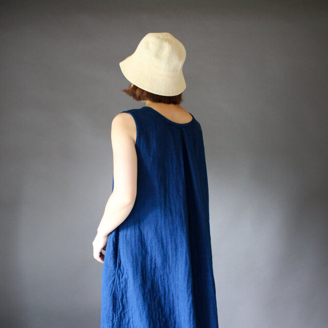 nuit - gauze onepiece〔群青色〕 藍染め ノースリーブワンピース | iichi 日々の暮らしを心地よくするハンドメイドやアンティークのマーケットプレイス